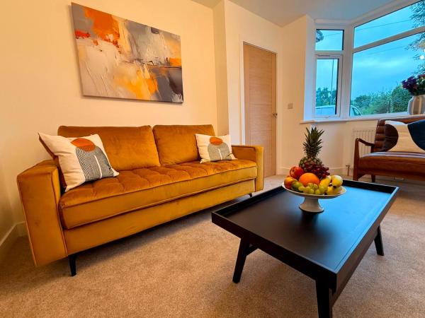 Contractor Base - Sleeps 5 - Near Trentham Gardens - 스토크온트렌트