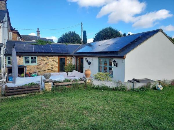 Beautiful 1-bed Apartment In Sandy - Campton