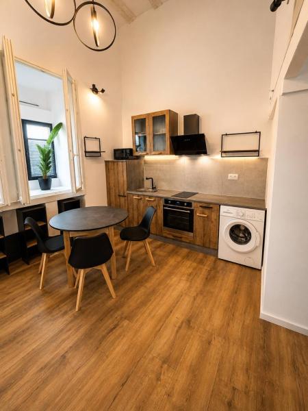 Cozy 2-bedroom Apartment In The Heart Of The Historic Center Of Montluon - Commentry