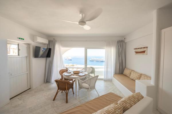 Eagles Nest Mykonos Suites & Apartments - Shared Pool & Jacuzzis - Mykonos