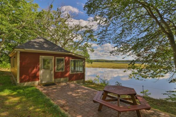 Luxe Bayfront Cabin W/ Stunning Views & Shared Dock- Ideal For Hunting & Fishing - Bath, ME
