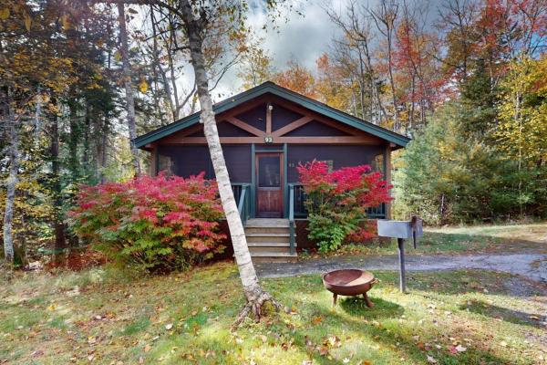 Serene Two-bedroom Dog-friendly Cabin Getaway With Kitchen, Fireplace & More - Camden, ME