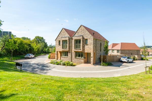 Modern 3-bed Room Home Headington, Barton Park, Oxford - Oxford