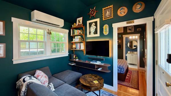 Helltown Hideaway - Private Patio, Free Parking - Provincetown, MA