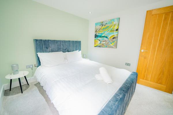 Central Gloucestershire Flat - 1 Br Sleeps 6 - Gloucester, UK