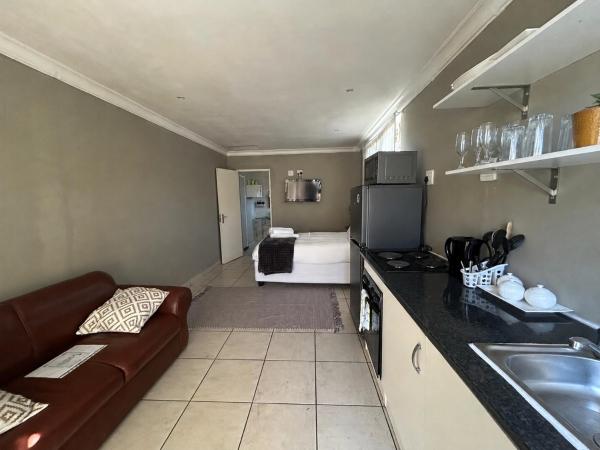 Croydon De Vue Or Tambo Self Catering Cottage - Kempton Park