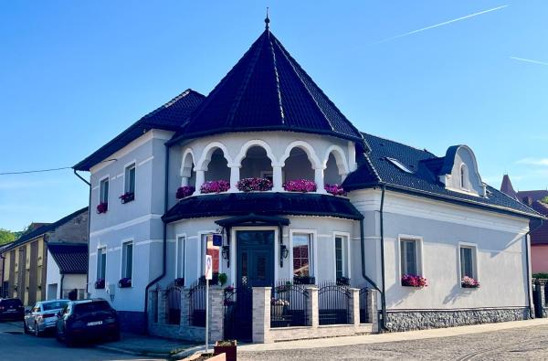 The Corner House - Hunedoara