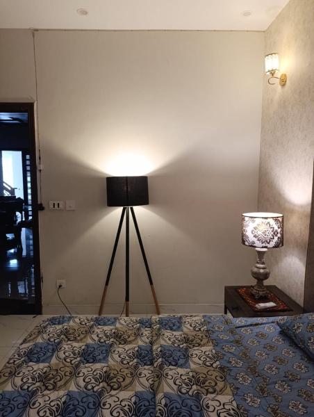 Cozy Peaceful Room In Nargis Block Btl - Lahore