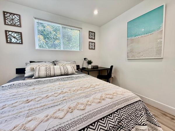 Modern Usc Private Suite Long Term Wifi Laundry All Utilities - West Hollywood, CA