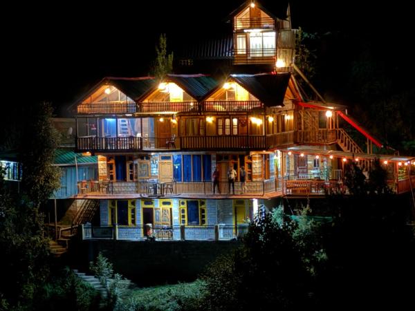 Laida Holiday Homestay-dbr Wooden Cottage - Himachal Pradesh