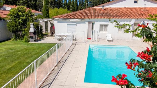Villa Spacieuse Et éLégante à Meynes Avec Piscine Privée - Collias