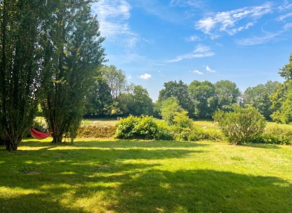 Spacieuse Maison à Pouzauges - Accueille 14 Personnes - Vendée