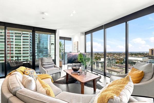 Luxury Cbd Top Floor Apt With Gym Spa Pool & Car Spot - Richmond