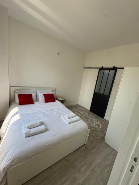 Le Bourget Express Paris En 15 Min - Saint-Denis, France