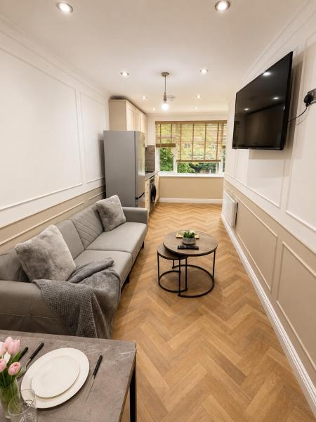 1 Bedroom Luxury Serviced Apartment With Parking - Leeds