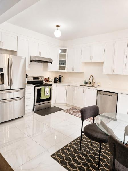 Family Friendly 4 Br 3 Bath Home Near Toronto-fifa - Markham