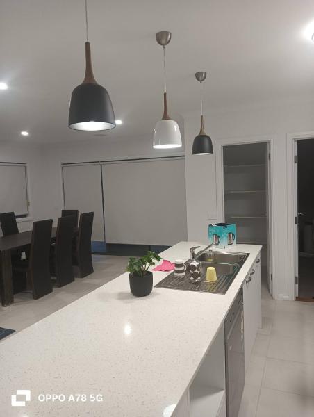 House In Albury, Thurgoona - 奧爾伯里