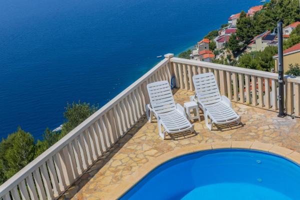 The Oval Pool Horizon - Omiš