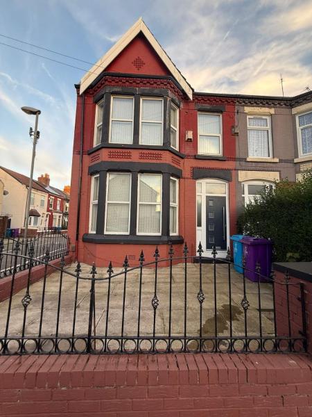 Edge Grove- 3 Bedrooms With On Street Parking - Speke - Liverpool