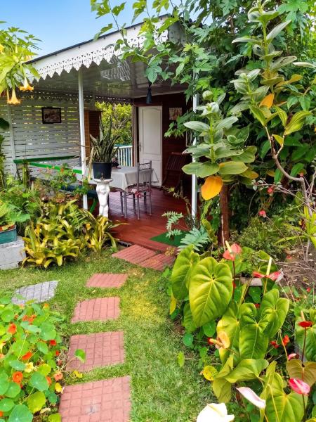 Chalet Accueillant à Les Makes Avec Terrasse & Parking Inclus - Réunion