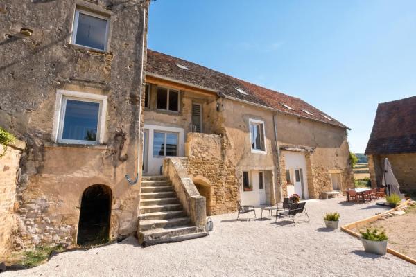 Le Puley Est Un Petit Village Paisible Situé Au Cœur De La Bourgogne. - Montchanin