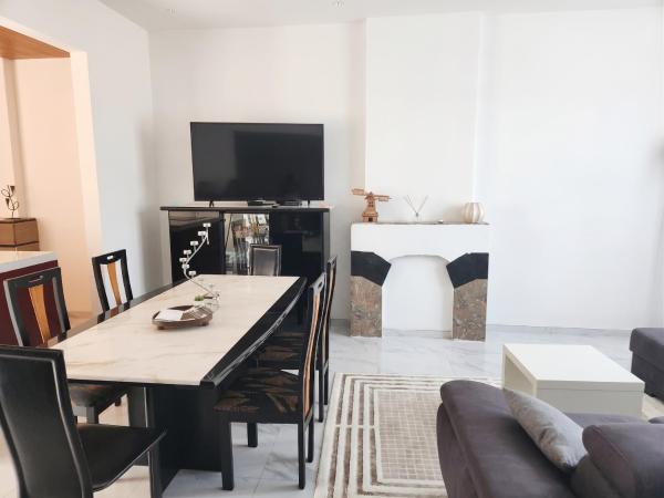 Spacious 4-bedroom House In Brunehaut With Lake Views - Saint-Amand-les-Eaux