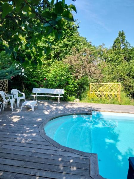 Villa 3 Chambres à Saint-cirgues-de-malbert Avec Piscine - Salers