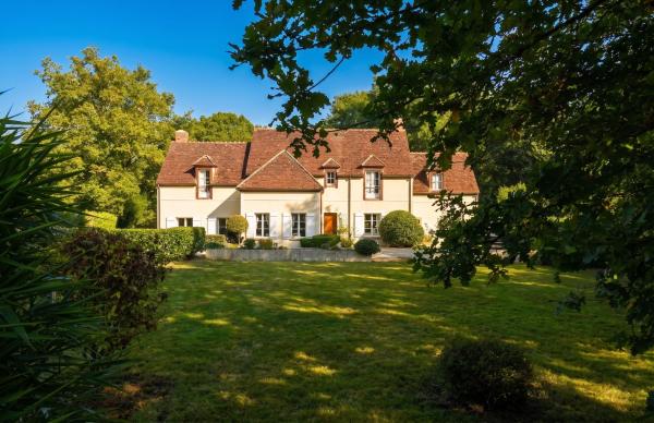 Spacieuse Villa Avec Piscine Privée à Chailly-en-brie - Coulommiers