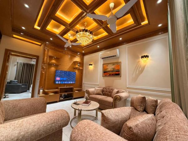 Sky Vista Residences Gold Crest Mall Lahore - Lahore