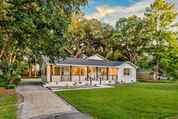 Luxury Isle Of Palms Home Steps To Beach With Pool - Isle of Palms, SC