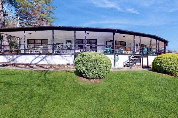 Lakeside Condo Dog-friendly With Ac Large Porch Shared Amenities Beach Access Pool Tennis - Hendersonville, NC