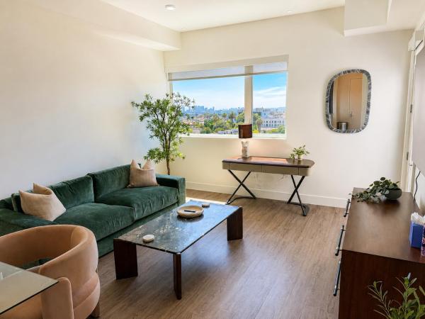 Penthouse Hollywood 1br On Sunset With Parking - Los Angeles