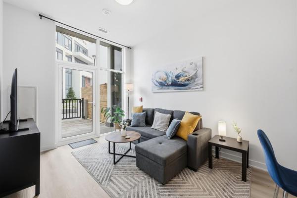 Stylish 2br In Station Park. Private Patio. Spa, Gym And Bowling - Waterloo