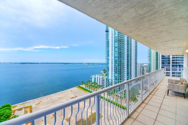 Brickell City Living 3br - Private Balcony & Skyline Views - Coral Gables, FL