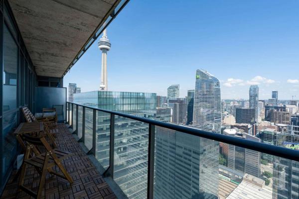 Cn Tower View Condo - Balcony Wifi & Workspace - Toronto