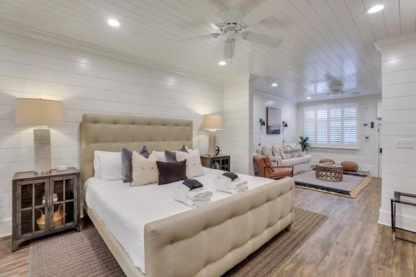 Downtown Condo 1 Block To King With Private Patio - Mount Pleasant, SC
