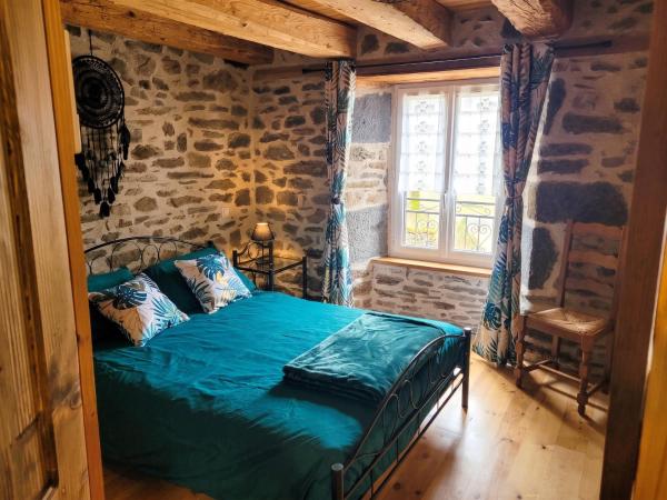 Maison Charmante à Alleuze – 90 M² Avec Terrasse - Cantal