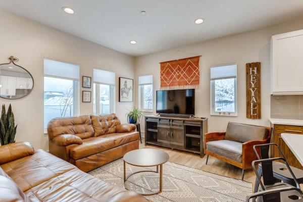 Trekker Townhome - Mountain Charm - New Floors - Idaho Springs, CO