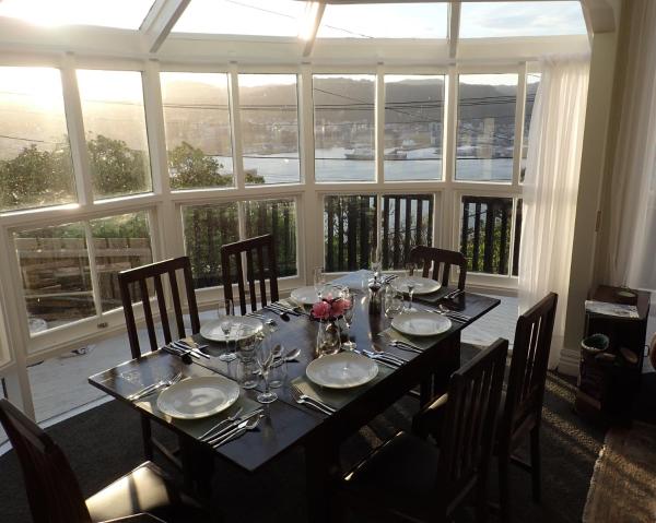 Sensational Views, Central, 2 Carparks - Wellington