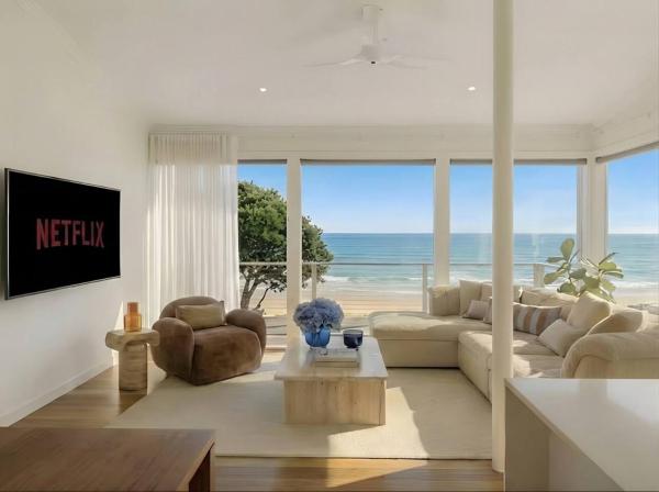 Henley Beachfront Home + Sauna, 200m From Square! - Glenelg