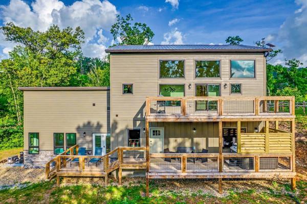 Brand New Cabin With Indoor Heated Pool - Gatlinburg, TN