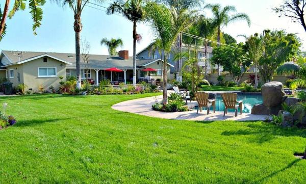Incredible Estate 5 Bedrooms 3 Bathroom W/resort Style Rock Pool & Jacuzzi - Anaheim