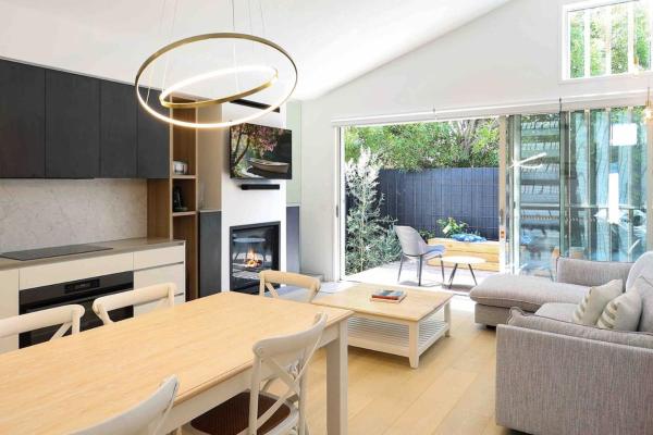 Beach Luxury Retreat- 2 Bedroom, 2 Bathroom, Shops, Pet Friendly, Parking - Leopold