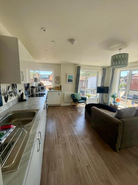 Number 15 Luxurious Two Bedroom Apartment - Free Secure Parking - Budleigh Salterton