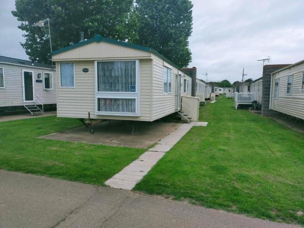Holiday Park Home Sleeps 4 - Dogs Welcome - Pool - Suffolk