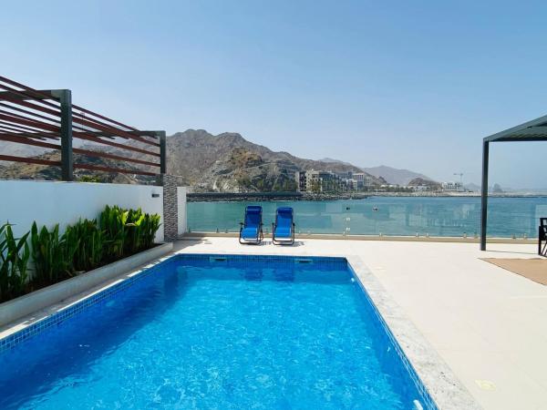 Al Dana H2o Beachfront Villa With A Private Pool, Al Dana Island Sharm Fujairah - Ras al-Khaimah