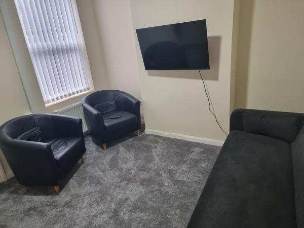 Close To Town Centre Bus Stop Nearby - Luton