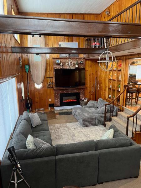 Cozy Waterfront Cottage - Gladwin, MI