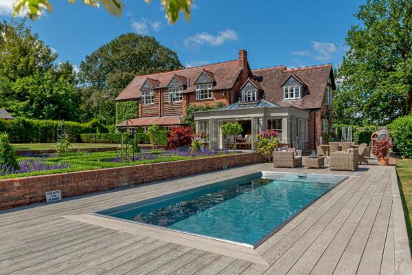The Gate House Luxury Countryside With Pool - Pass The Keys - Staffordshire
