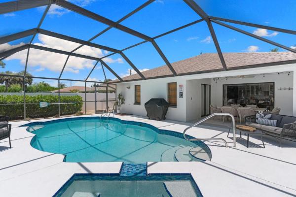 Renovated Naples Home L Near Vanderbilt Beach - Naples, FL